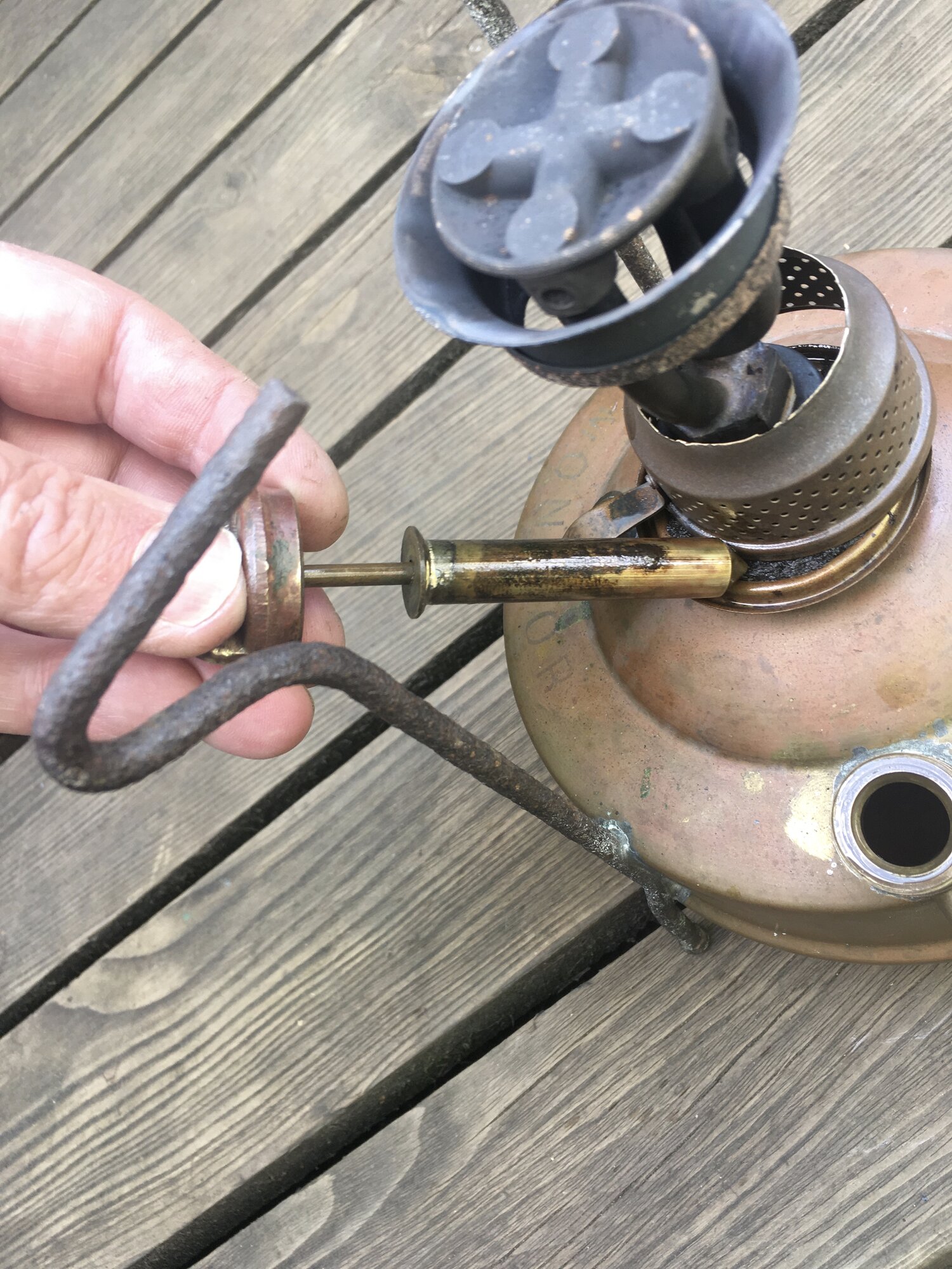 Monitor Regal and paraffin priming | Classic Camp Stoves