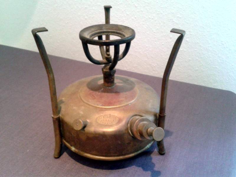 Mirus Gaz Bleu and a modern BD cap classic to top it | Classic Camp Stoves