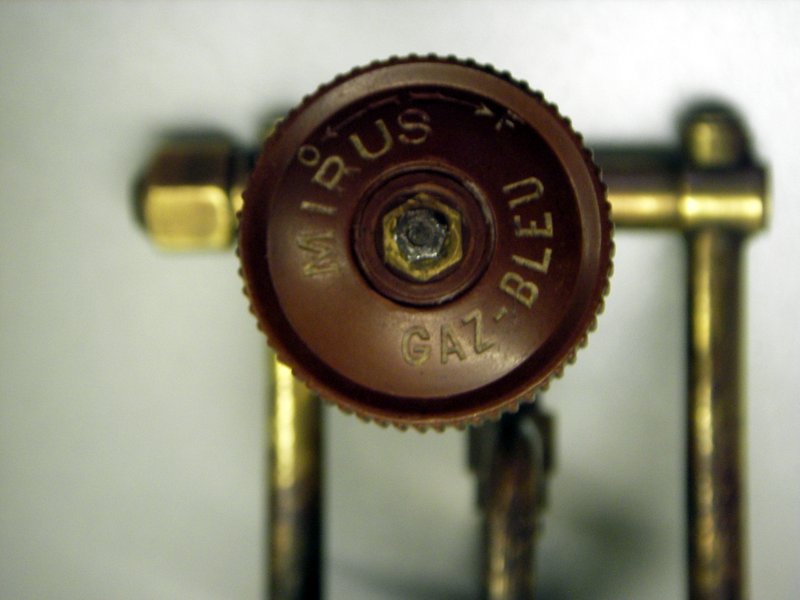 Mirus Gaz Bleu and a modern BD cap classic to top it | Classic Camp Stoves