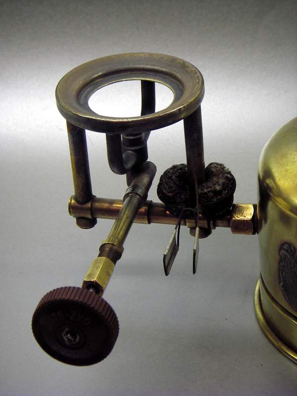 Mirus Gaz Bleu and a modern BD cap classic to top it | Classic Camp Stoves