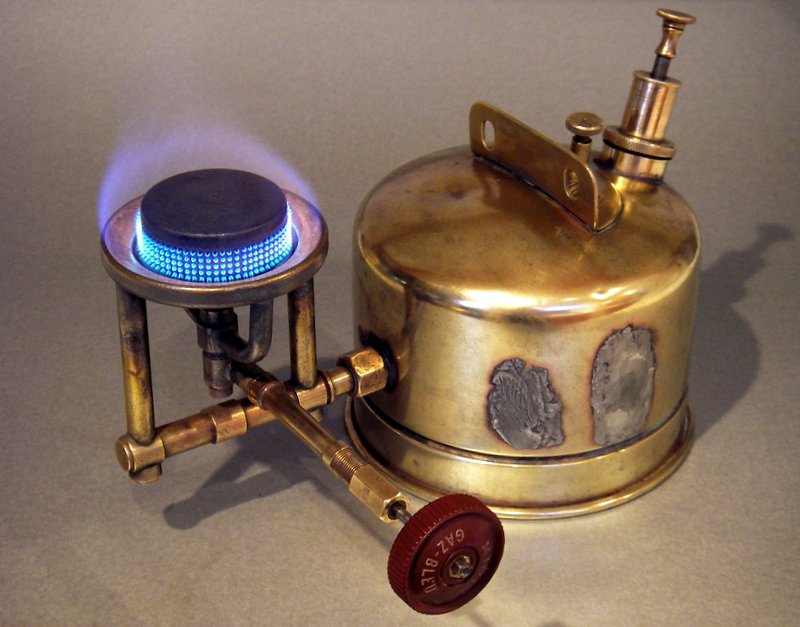 Mirus Gaz Bleu and a modern BD cap classic to top it | Classic Camp Stoves