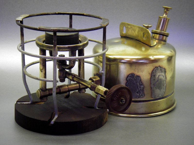 Mirus Gaz Bleu and a modern BD cap classic to top it | Classic Camp Stoves