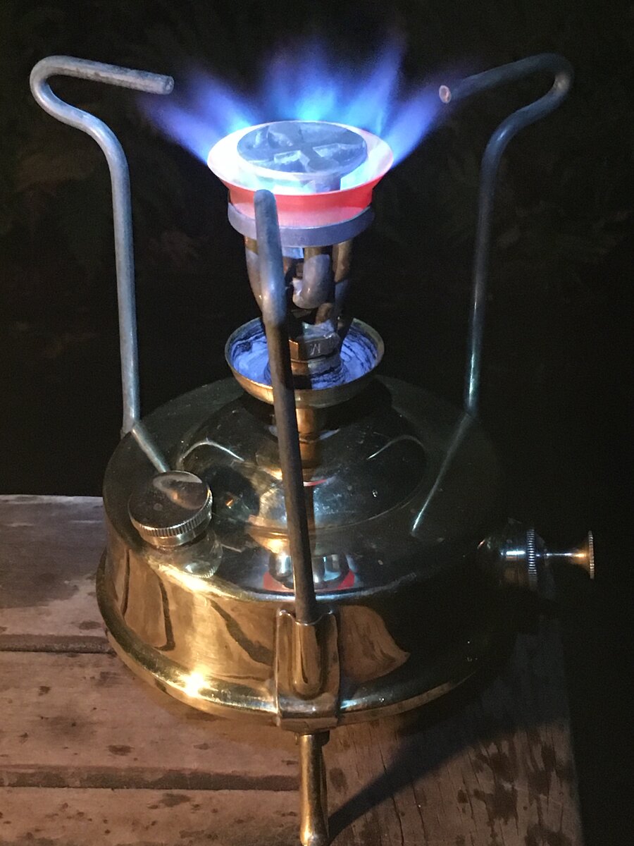 British (probably, possibly Monitor) paraffin stove | Classic Camp Stoves