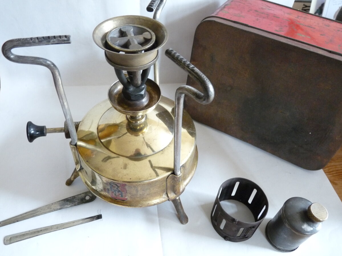 RM 1 Pint Stove - ?1960's? with Sirram Wasp Kettle | Classic Camp Stoves